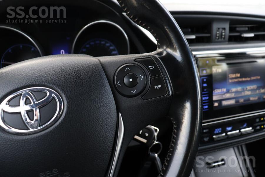 Brūns Toyota Auris 2016 Valmiera, ar dzinēja tilpumu 1.60 L un nobraukumu 323 tūkst. km par 5900 €, foto 19 vietnē AUTOMOTO.COM.LV