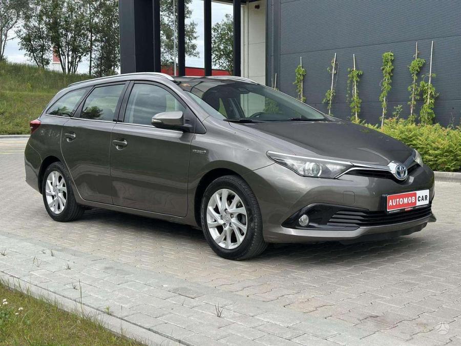 Brown Toyota Auris 2017 in Vilnius, with an engine capacity of 1.80 L and mileage of 264 thousand km for 10200 €, photo 1 on AUTOMOTO.COM.LV