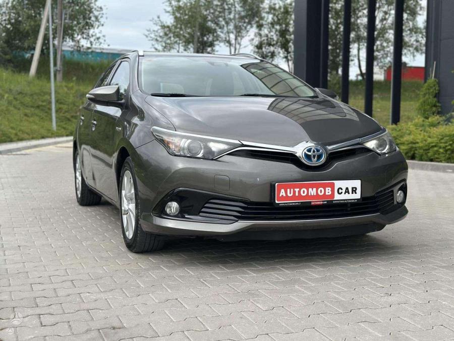 Brown Toyota Auris 2017 in Vilnius, with an engine capacity of 1.80 L and mileage of 264 thousand km for 10200 €, photo 3 on AUTOMOTO.COM.LV