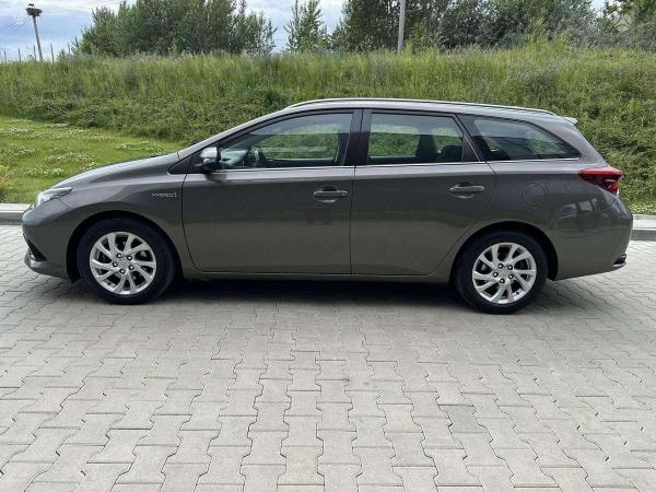 Brown Toyota Auris 2017 in Vilnius, with an engine capacity of 1.80 L and mileage of 264 thousand km for 10200 €, photo 6 on AUTOMOTO.COM.LV