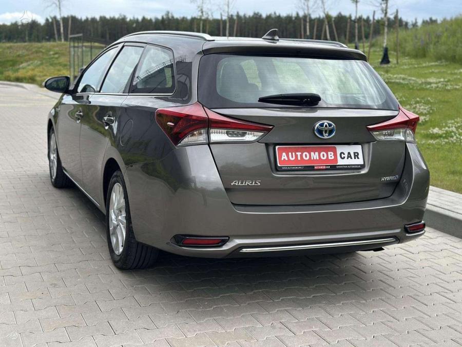 Brown Toyota Auris 2017 in Vilnius, with an engine capacity of 1.80 L and mileage of 264 thousand km for 10200 €, photo 9 on AUTOMOTO.COM.LV