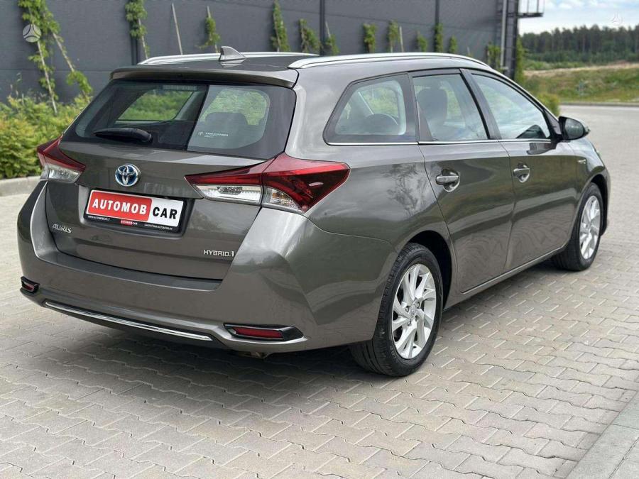 Brown Toyota Auris 2017 in Vilnius, with an engine capacity of 1.80 L and mileage of 264 thousand km for 10200 €, photo 12 on AUTOMOTO.COM.LV