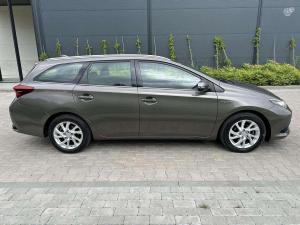Brown Toyota Auris 2017 in Vilnius, with an engine capacity of 1.80 L and mileage of 264 thousand km for 10200 €, photo 13 on AUTOMOTO.COM.LV