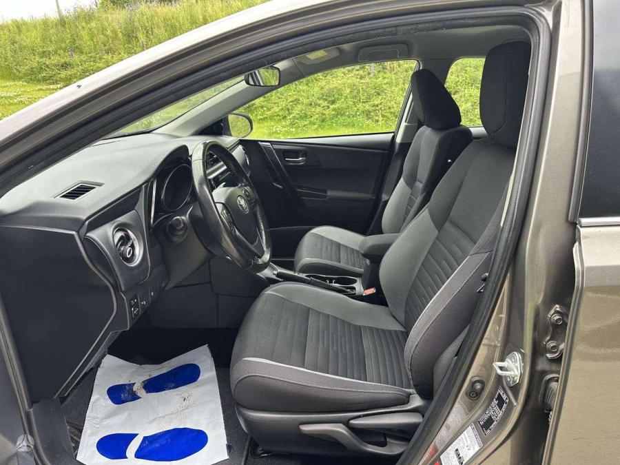 Brown Toyota Auris 2017 in Vilnius, with an engine capacity of 1.80 L and mileage of 264 thousand km for 10200 €, photo 15 on AUTOMOTO.COM.LV
