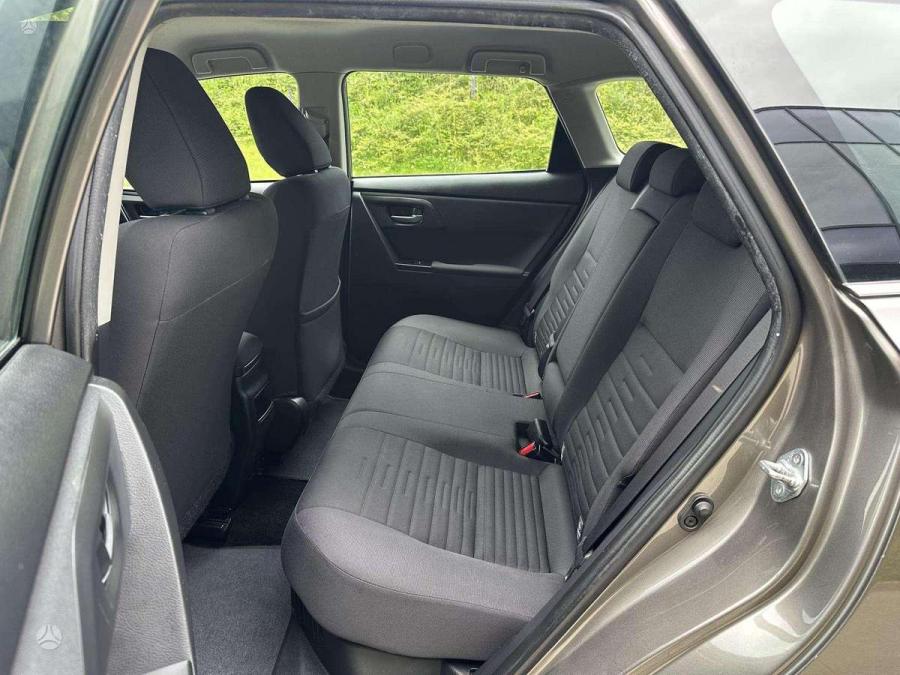 Brown Toyota Auris 2017 in Vilnius, with an engine capacity of 1.80 L and mileage of 264 thousand km for 10200 €, photo 17 on AUTOMOTO.COM.LV