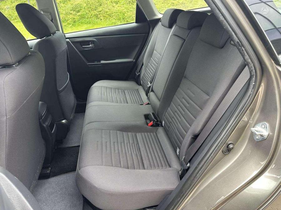Brown Toyota Auris 2017 in Vilnius, with an engine capacity of 1.80 L and mileage of 264 thousand km for 10200 €, photo 18 on AUTOMOTO.COM.LV