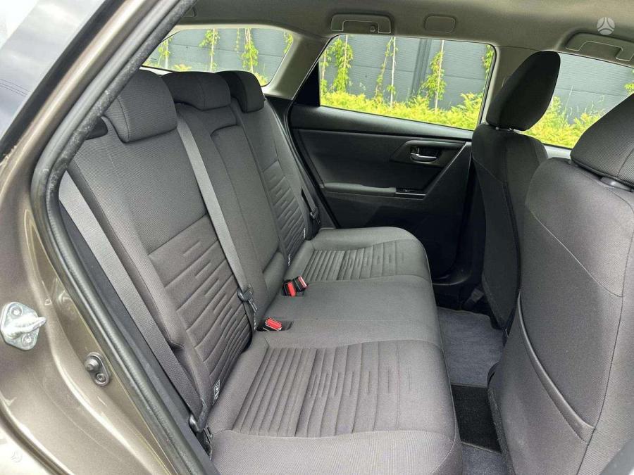 Brown Toyota Auris 2017 in Vilnius, with an engine capacity of 1.80 L and mileage of 264 thousand km for 10200 €, photo 20 on AUTOMOTO.COM.LV