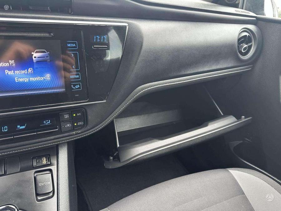 Brown Toyota Auris 2017 in Vilnius, with an engine capacity of 1.80 L and mileage of 264 thousand km for 10200 €, photo 29 on AUTOMOTO.COM.LV