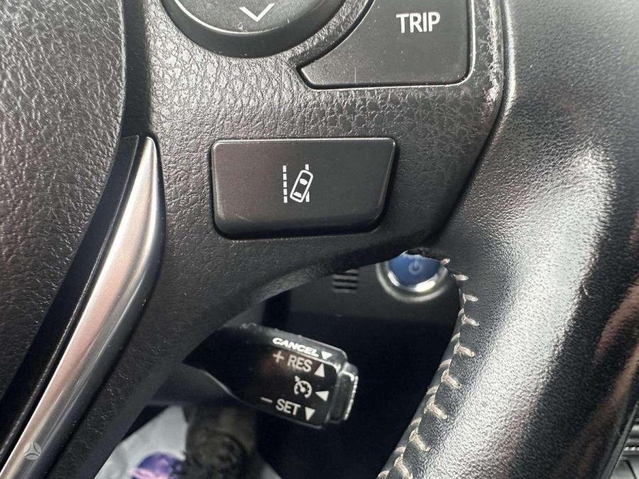 Brown Toyota Auris 2017 in Vilnius, with an engine capacity of 1.80 L and mileage of 264 thousand km for 10200 €, photo 34 on AUTOMOTO.COM.LV