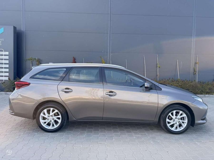 Brūns Toyota Auris 2017 Viļņa, ar dzinēja tilpumu 1.80 L un nobraukumu 173 tūkst. km par 11800 €, foto 6 vietnē AUTOMOTO.COM.LV