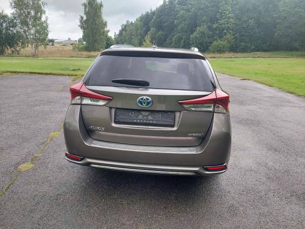 Toyota Auris 2017 in Vilnius on AUTOMOTO.COM.LV Brown Toyota Auris 2017 in Vilnius, with an engine capacity of 1.80 L and mileage of 310 thousand km for 9700 €, photo 5 on AUTOMOTO.COM.LV