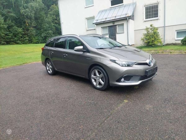 Toyota Auris 2017 in Vilnius on AUTOMOTO.COM.LV Brown Toyota Auris 2017 in Vilnius, with an engine capacity of 1.80 L and mileage of 310 thousand km for 9700 €, photo 6 on AUTOMOTO.COM.LV