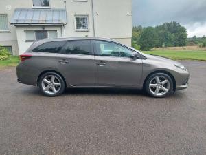 Brown Toyota Auris 2017 in Vilnius, with an engine capacity of 1.80 L and mileage of 310 thousand km for 9700 €, photo 7 on AUTOMOTO.COM.LV