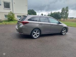 Brown Toyota Auris 2017 in Vilnius, with an engine capacity of 1.80 L and mileage of 310 thousand km for 9700 €, photo 8 on AUTOMOTO.COM.LV