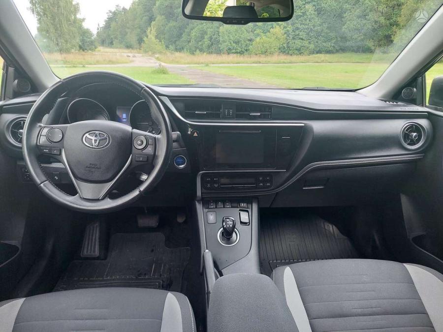 Brown Toyota Auris 2017 in Vilnius, with an engine capacity of 1.80 L and mileage of 310 thousand km for 9700 €, photo 10 on AUTOMOTO.COM.LV