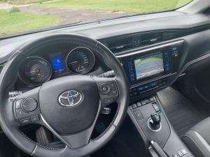 Brown Toyota Auris 2017 in Vilnius, with an engine capacity of 1.80 L and mileage of 310 thousand km for 9700 €, photo 11 on AUTOMOTO.COM.LV