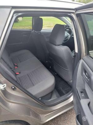 Brown Toyota Auris 2017 in Vilnius, with an engine capacity of 1.80 L and mileage of 310 thousand km for 9700 €, photo 14 on AUTOMOTO.COM.LV