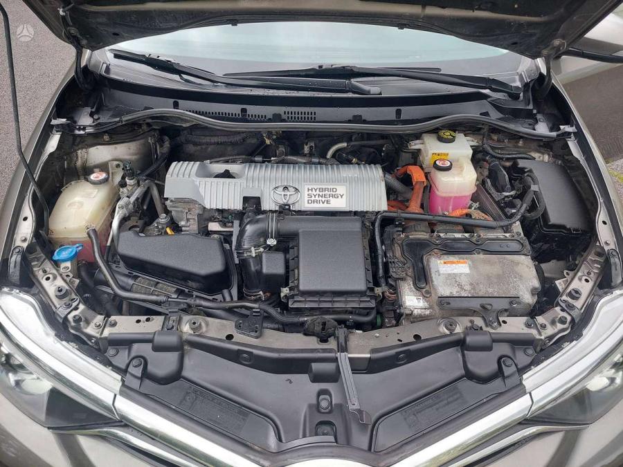 Brown Toyota Auris 2017 in Vilnius, with an engine capacity of 1.80 L and mileage of 310 thousand km for 9700 €, photo 17 on AUTOMOTO.COM.LV