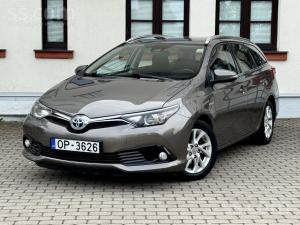 Brown Toyota Auris 2018 in Jelgava, with an engine capacity of 1.80 L and mileage of 211 thousand km for 10800 €, photo  on AUTOMOTO.COM.LV