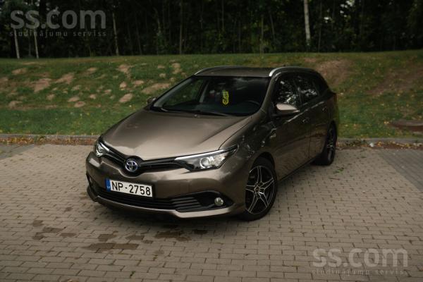 Brown Toyota Auris 2018 in Jelgava, with an engine capacity of 1.80 L and mileage of 220 thousand km for 11100 €, photo 3 on AUTOMOTO.COM.LV