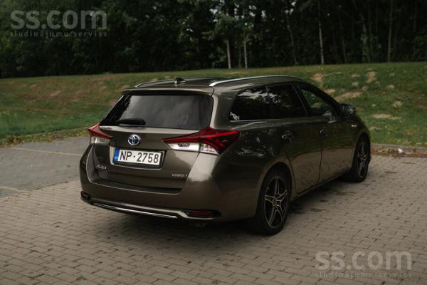 Brown Toyota Auris 2018 in Jelgava, with an engine capacity of 1.80 L and mileage of 220 thousand km for 11100 €, photo 5 on AUTOMOTO.COM.LV
