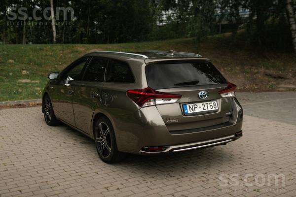 Brown Toyota Auris 2018 in Jelgava, with an engine capacity of 1.80 L and mileage of 220 thousand km for 11100 €, photo 7 on AUTOMOTO.COM.LV