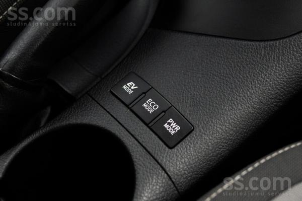 Brown Toyota Auris 2018 in Jelgava, with an engine capacity of 1.80 L and mileage of 220 thousand km for 11100 €, photo 11 on AUTOMOTO.COM.LV