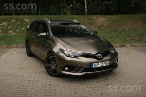 Brown Toyota Auris 2018 in Jelgava, with an engine capacity of 1.80 L and mileage of 220 thousand km for 11100 €, photo 1 on AUTOMOTO.COM.LV