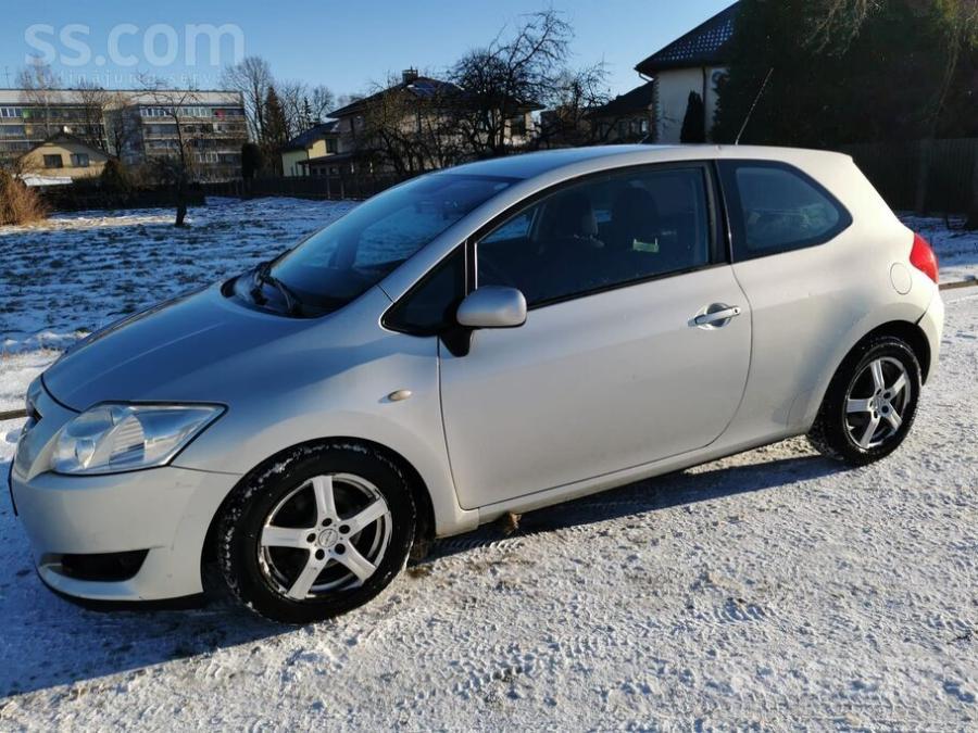 Toyota Auris 2008 Rīga, ar dzinēja tilpumu 2.00 L un nobraukumu 275 tūkst. km par 2100 €, foto 4 vietnē AUTOMOTO.COM.LV