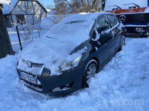 Zaļš Toyota Auris 2007 Saldus, ar dzinēja tilpumu 2.00 L un nobraukumu 270 tūkst. km par 2300 €, foto  vietnē AUTOMOTO.COM.LV