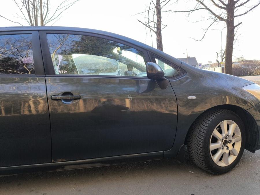 Zaļš Toyota Auris 2007 Klaipėda, ar dzinēja tilpumu 1.60 L un nobraukumu 181 tūkst. km par 3500 €, foto 5 vietnē AUTOMOTO.COM.LV