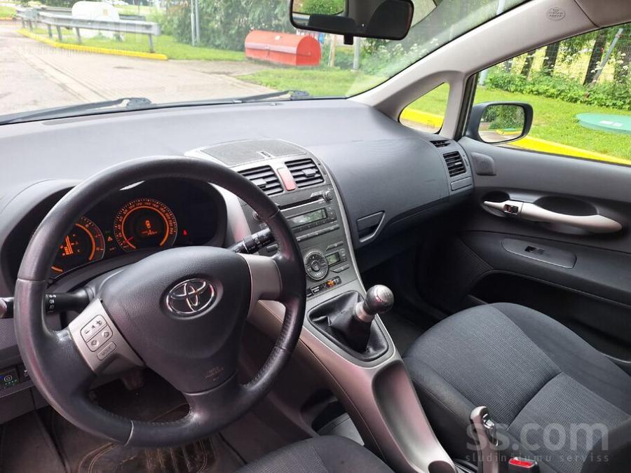 Zaļš Toyota Auris 2008 Rīga, ar dzinēja tilpumu 1.60 L un nobraukumu 223 tūkst. km par 2450 €, foto 8 vietnē AUTOMOTO.COM.LV