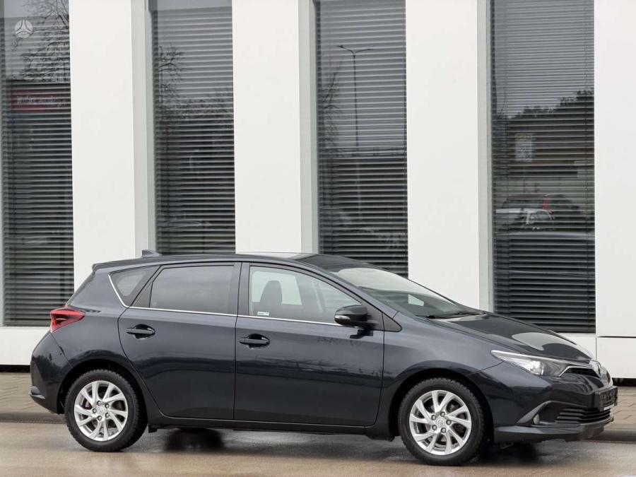 Zaļš Toyota Auris 2016 Viļņa, ar dzinēja tilpumu 1.60 L un nobraukumu 82 tūkst. km par 9290 €, foto 1 vietnē AUTOMOTO.COM.LV