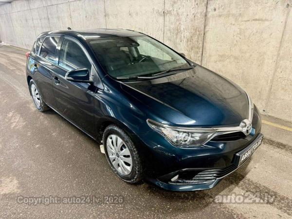 Green Toyota Auris 2017 in Tallinn, with an engine capacity of 1.60 L and mileage of 93 thousand km for 9995 €, photo 1 on AUTOMOTO.COM.LV