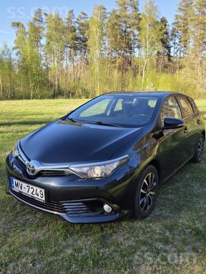 Green Toyota Auris 2017 in Riga, with an engine capacity of 1.60 L and mileage of 133 thousand km for 10500 €, photo  on AUTOMOTO.COM.LV