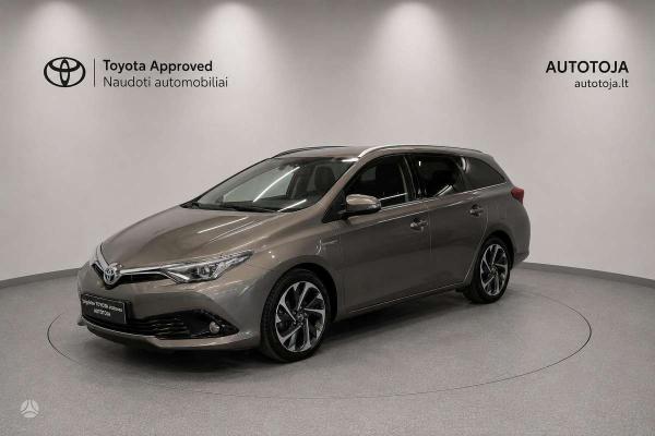 Green Toyota Auris 2016 in Kaunas, with an engine capacity of 1.80 L and mileage of 157 thousand km for 12500 €, photo 1 on AUTOMOTO.COM.LV
