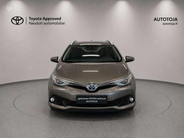 Green Toyota Auris 2016 in Kaunas, with an engine capacity of 1.80 L and mileage of 157 thousand km for 12500 €, photo 5 on AUTOMOTO.COM.LV