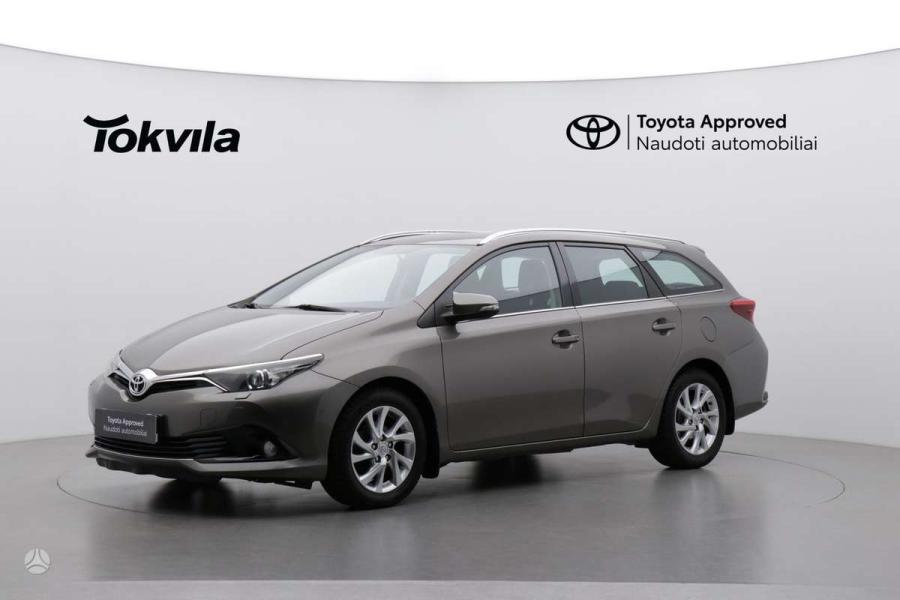 Green Toyota Auris 2017 in Vilnius, with an engine capacity of 1.60 L and mileage of 125 thousand km for 9900 €, photo 1 on AUTOMOTO.COM.LV