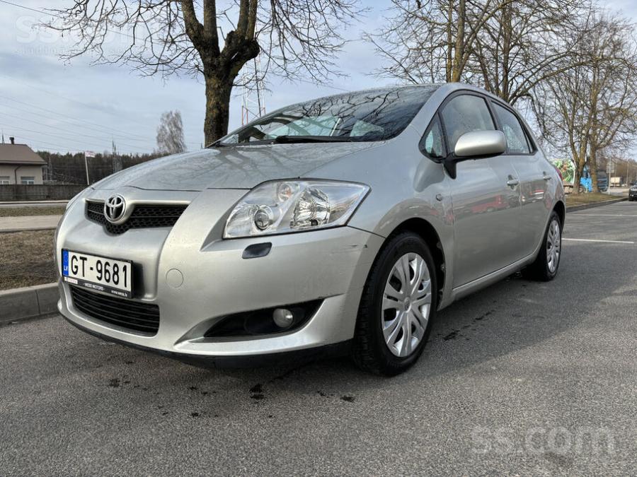 Grey Toyota Auris 2007 in Riga, with an engine capacity of 1.60 L and mileage of 219 thousand km for 3000 €, photo 1 on AUTOMOTO.COM.LV