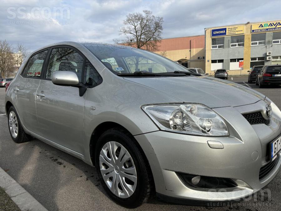 Grey Toyota Auris 2007 in Riga, with an engine capacity of 1.60 L and mileage of 219 thousand km for 3000 €, photo 3 on AUTOMOTO.COM.LV