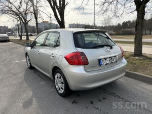 Grey Toyota Auris 2007 in Riga, with an engine capacity of 1.60 L and mileage of 219 thousand km for 3000 €, photo 4 on AUTOMOTO.COM.LV