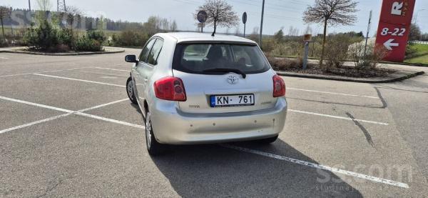 Grey Toyota Auris 2007 in Ogre, with an engine capacity of 1.60 L and mileage of 195 thousand km for 7500 €, photo 3 on AUTOMOTO.COM.LV