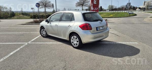 Grey Toyota Auris 2007 in Ogre, with an engine capacity of 1.60 L and mileage of 195 thousand km for 7500 €, photo 4 on AUTOMOTO.COM.LV