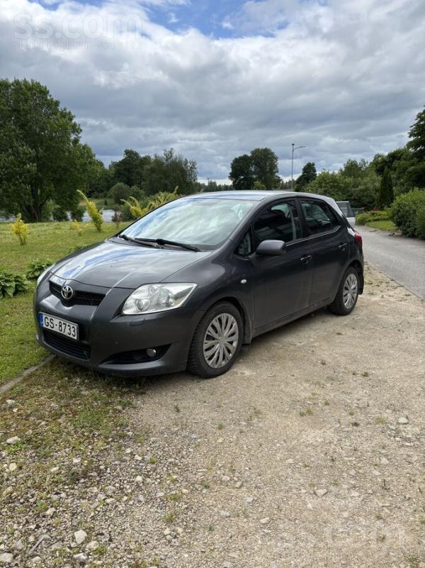 Grey Toyota Auris 2007 in Limbazi, with an engine capacity of 1.40 L and mileage of 246 thousand km for 2100 €, photo 2 on AUTOMOTO.COM.LV