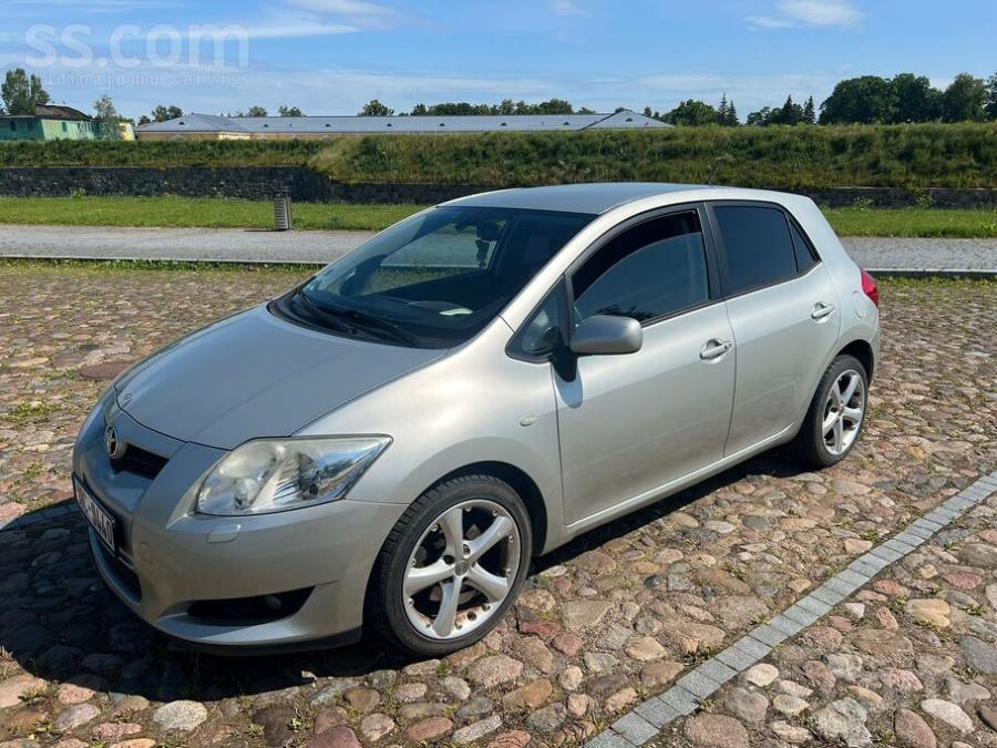 Pelēks Toyota Auris 2007 Daugavpils, ar dzinēja tilpumu 2.00 L un nobraukumu 250 tūkst. km par 2500 €, foto 1 vietnē AUTOMOTO.COM.LV