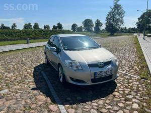Pelēks Toyota Auris 2007 Daugavpils, ar dzinēja tilpumu 2.00 L un nobraukumu 250 tūkst. km par 2500 €, foto 2 vietnē AUTOMOTO.COM.LV