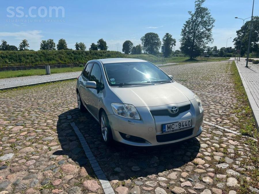 Pelēks Toyota Auris 2007 Daugavpils, ar dzinēja tilpumu 2.00 L un nobraukumu 250 tūkst. km par 2500 €, foto 2 vietnē AUTOMOTO.COM.LV