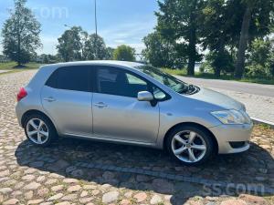 Pelēks Toyota Auris 2007 Daugavpils, ar dzinēja tilpumu 2.00 L un nobraukumu 250 tūkst. km par 2500 €, foto 3 vietnē AUTOMOTO.COM.LV
