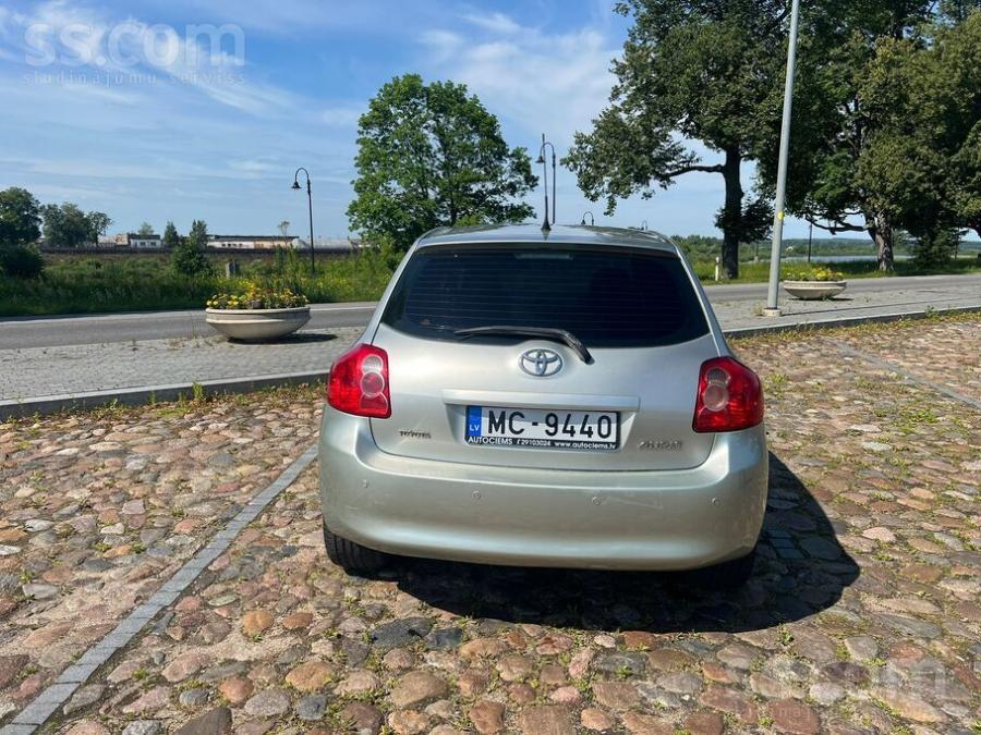 Pelēks Toyota Auris 2007 Daugavpils, ar dzinēja tilpumu 2.00 L un nobraukumu 250 tūkst. km par 2500 €, foto 4 vietnē AUTOMOTO.COM.LV