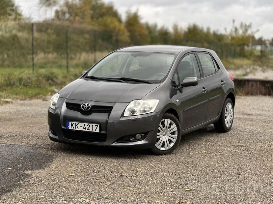 Pelēks Toyota Auris 2007 Rīga, ar dzinēja tilpumu 2.00 L un nobraukumu 280 tūkst. km par 2400 €, foto 4 vietnē AUTOMOTO.COM.LV
